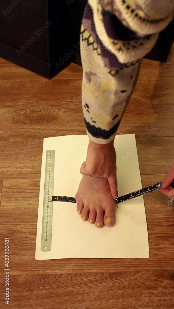 Girl showing the right way to measure her own foot at home with pencil ...