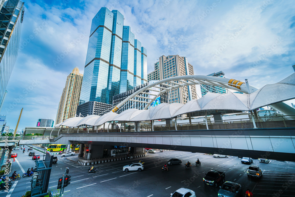 BANGKOK, THAILAND August 5, 2023: traffic and public sky walk Chong ...