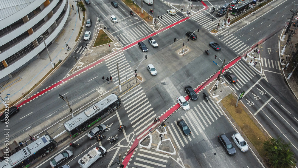 Poster Cruzamento de trânsito e pedestres na cidade de São Paulo – Wall ...
