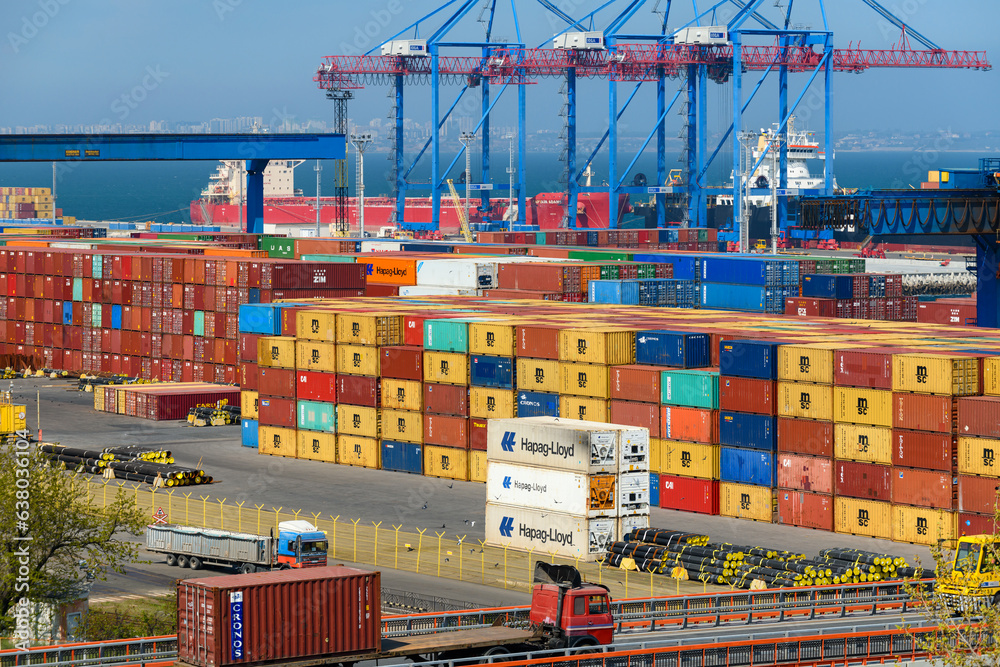 Fotografia do Stock: seaport, Odessa, Ukraine, May 4, 2019 - truck ...