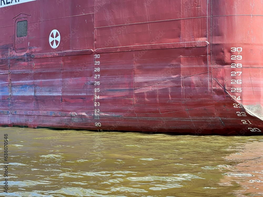 Plimsoll line markers on the hull of a freighter in green water Stock ...