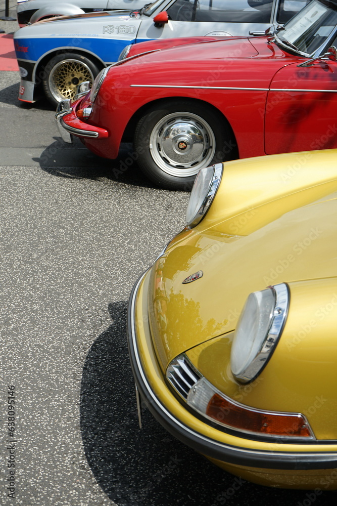 Porsche 911 Targa Sportwagen F-Modell in Gold Metallic der Siebziger ...