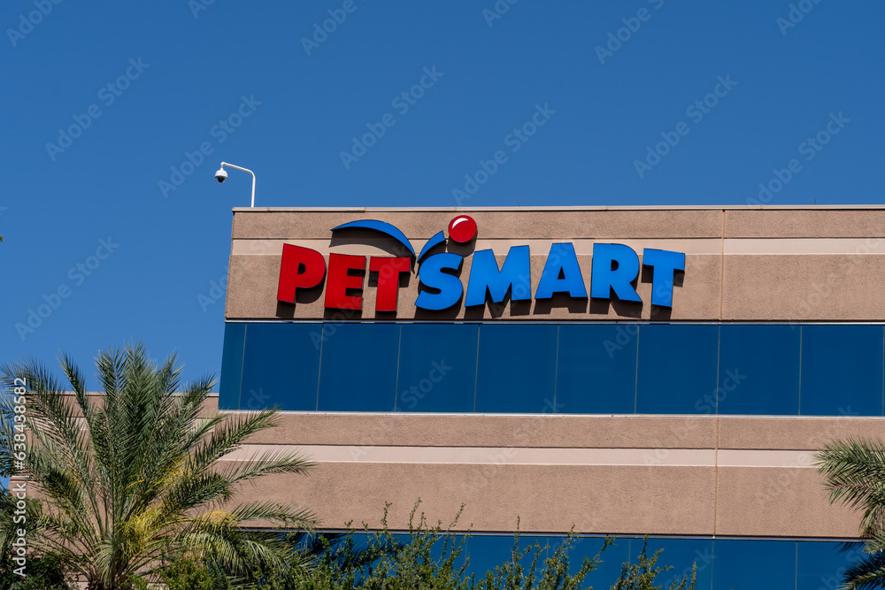PetSmart logo sign on the building at its headquarters in Phoenix, AZ ...