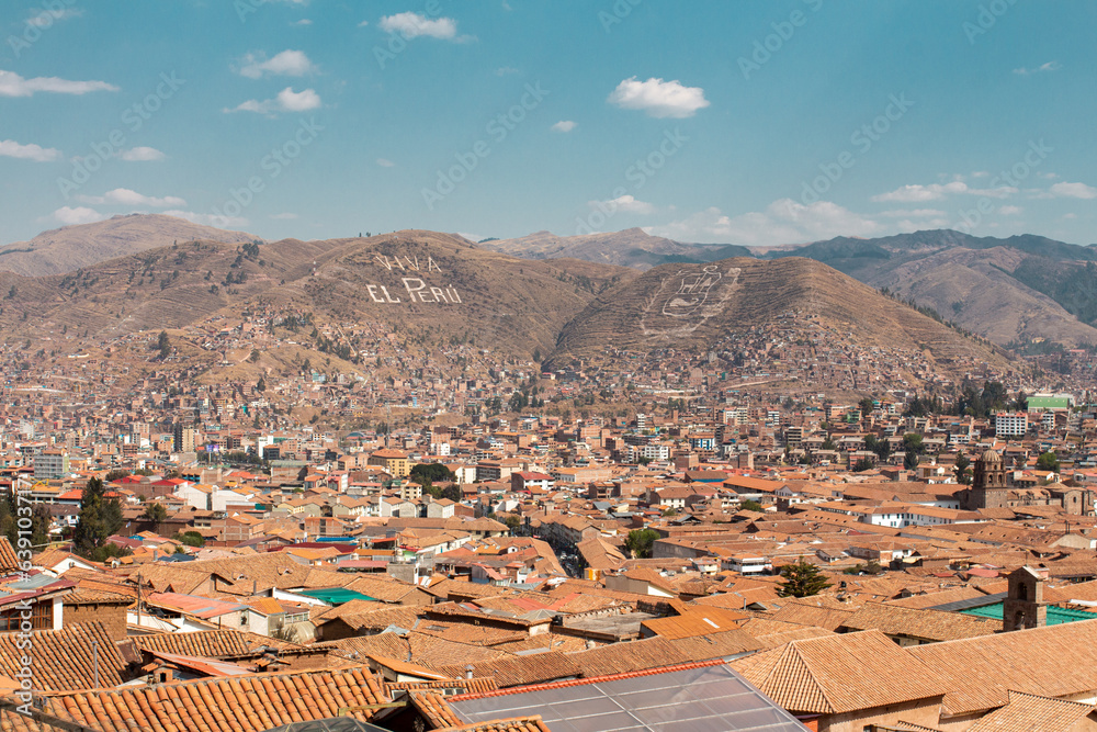 Vista de la ciudad de Cusco desde el mirador de San Blas, en el fondo ...