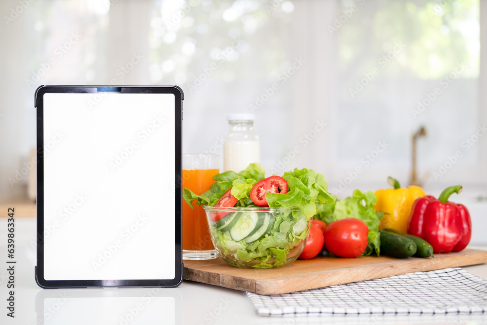 Laptop computer mockup white screen on vegetarian healthy food ...