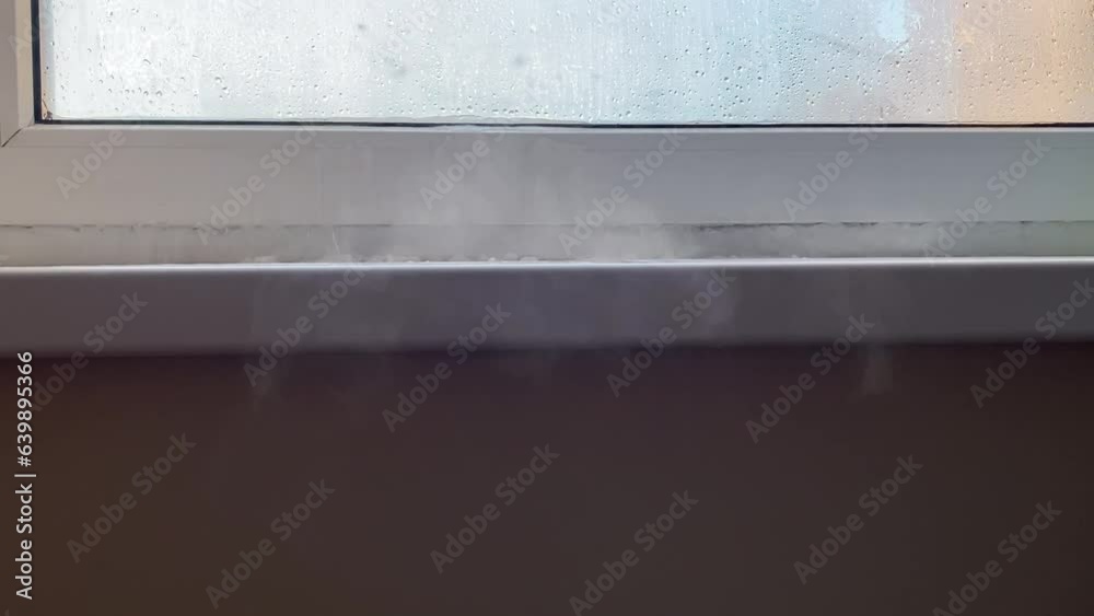 Vídeo do Stock: Cold air enters the apartment through crack of window ...