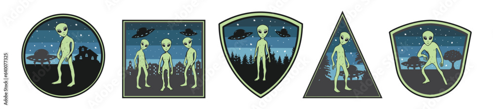 Vetor de Green aliens in the night vector/ Silhouette of ufo over night ...