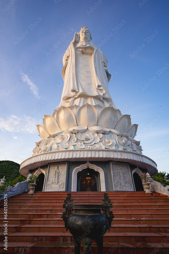 White Lady Buddha at Linh Ung Pagoda in Danang (Da Nang), Vietnam ...
