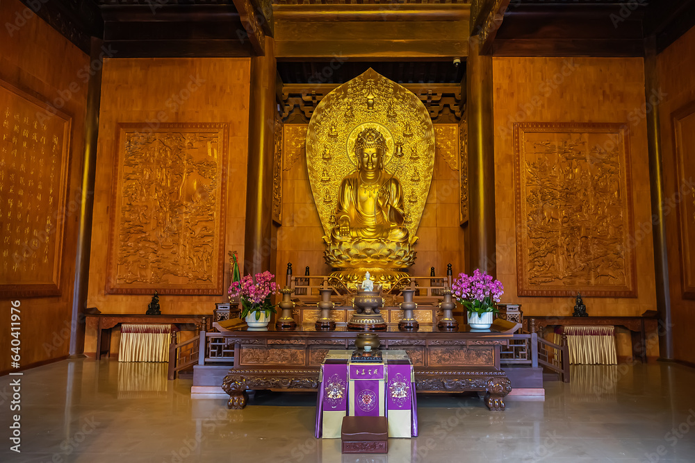 Foto de Interior of a pavilion at Giant Wild Goose Pagoda complex, a ...