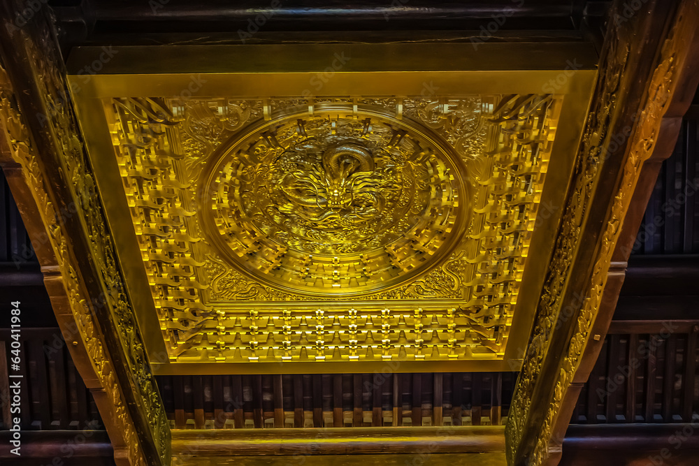 Foto de Interior of a pavilion at Giant Wild Goose Pagoda complex, a ...