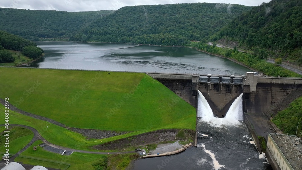 Kinzua Dam and Reservoir on the Allegheny River in National Forest ...