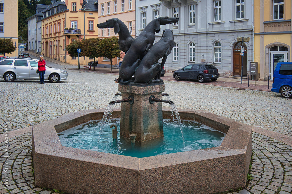 Brunnen auf dem Marktplatz, Markt von Bad Lobenstein, Thüringen ...