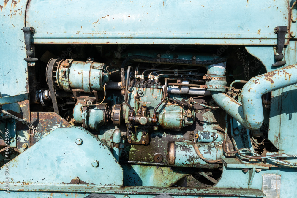 le moteur d'un engin agricole dans la campagne française en Europe ...