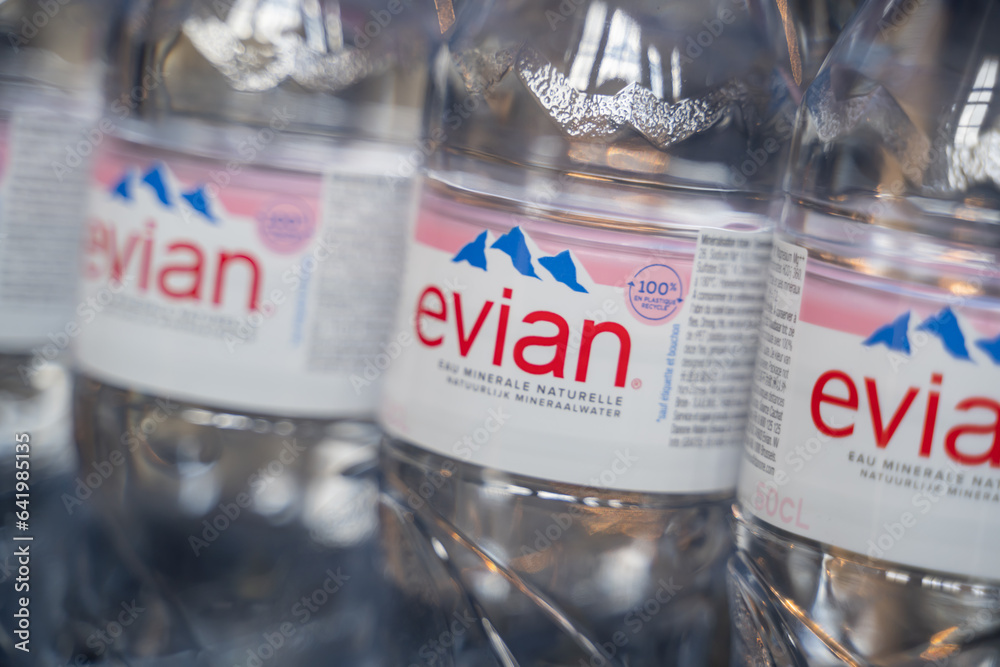 Détails de bouteilles d'eau de la marque Evian avec leur étiquette Stock Photo | Adobe Stock