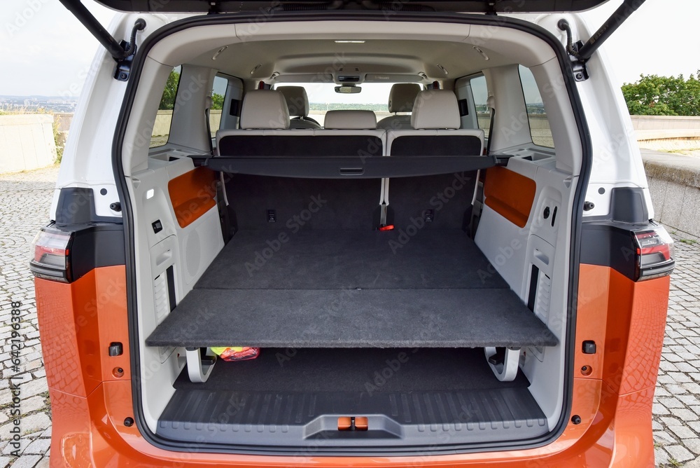 Volkswagen ID. BUZZ. Fully electric multivan with a futuristic design ...