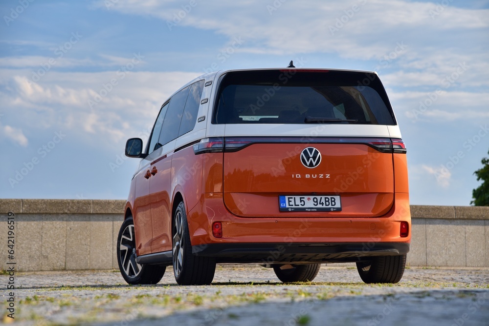 Volkswagen ID. BUZZ. Fully electric multivan with a futuristic design ...