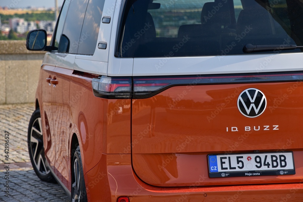 Volkswagen ID. BUZZ. Fully electric multivan with a futuristic design ...