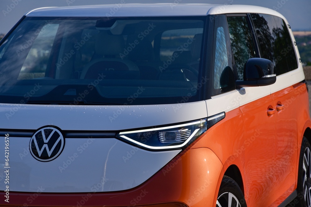 Volkswagen ID. BUZZ. Fully electric multivan with a futuristic design ...