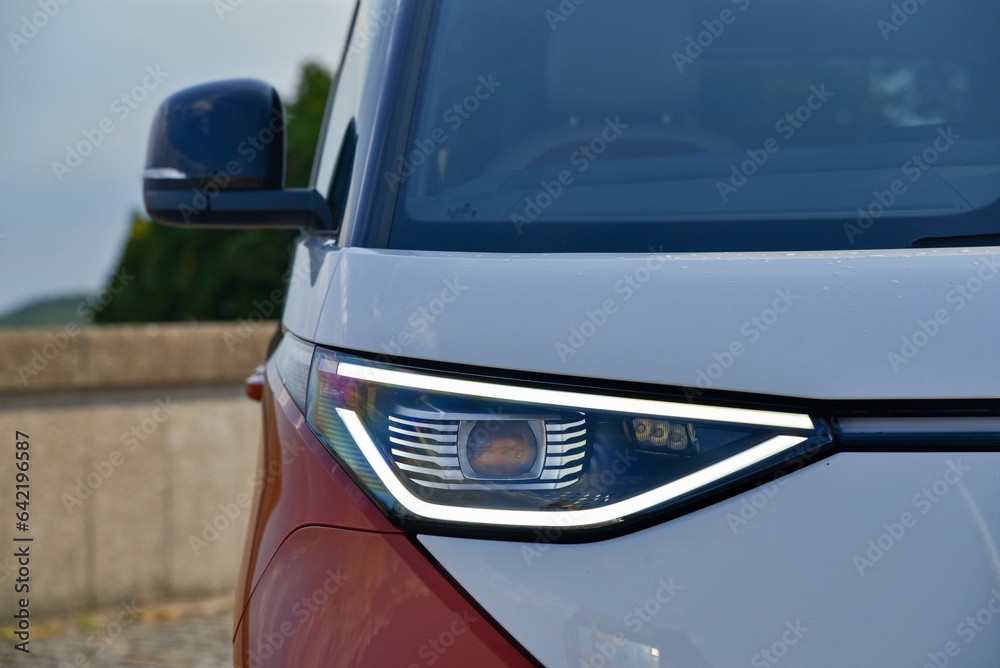 Volkswagen ID. BUZZ. Fully electric multivan with a futuristic design ...