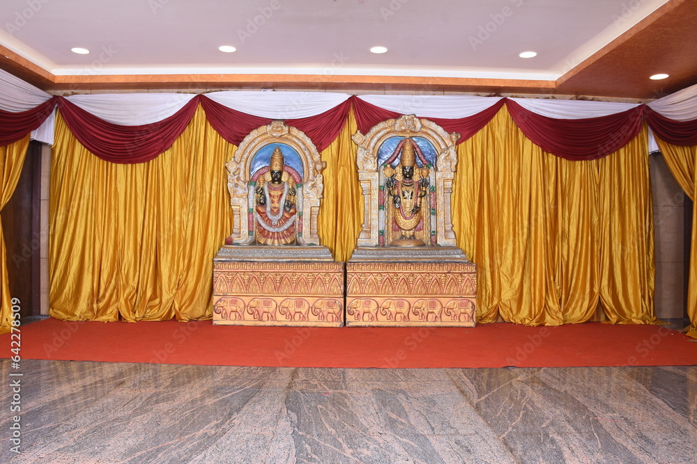 Indian wedding mandap decor - Indian Marriage Halls Hindu wedding stage ...