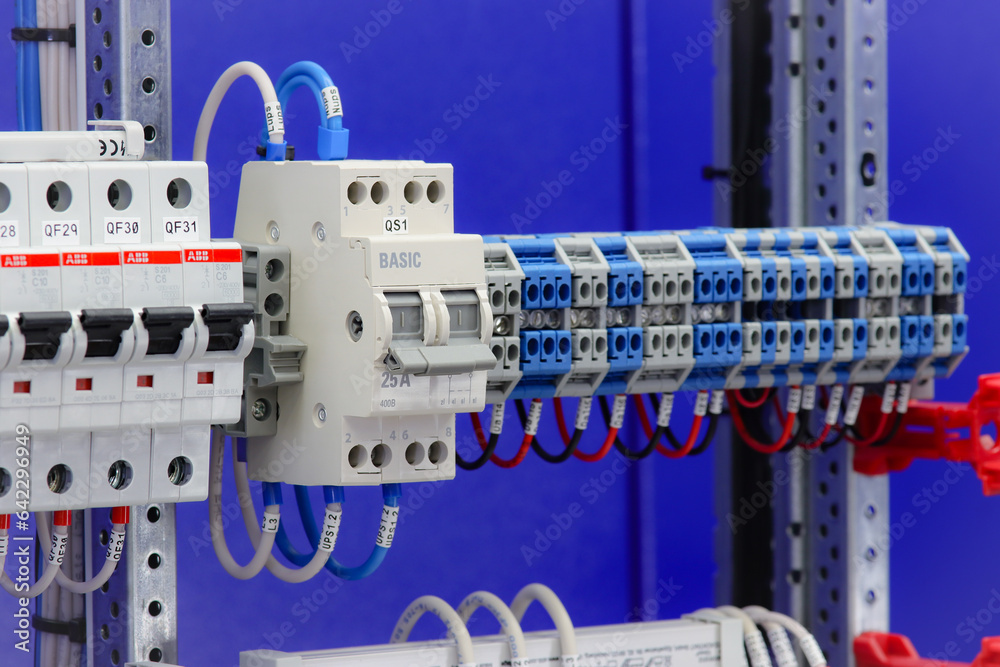 Reversible switch for connecting voltage in an electrical switchboard ...