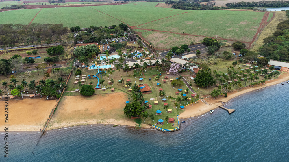Clube praia na beirada de uma praia de agua doce em Miguelópolis, São ...