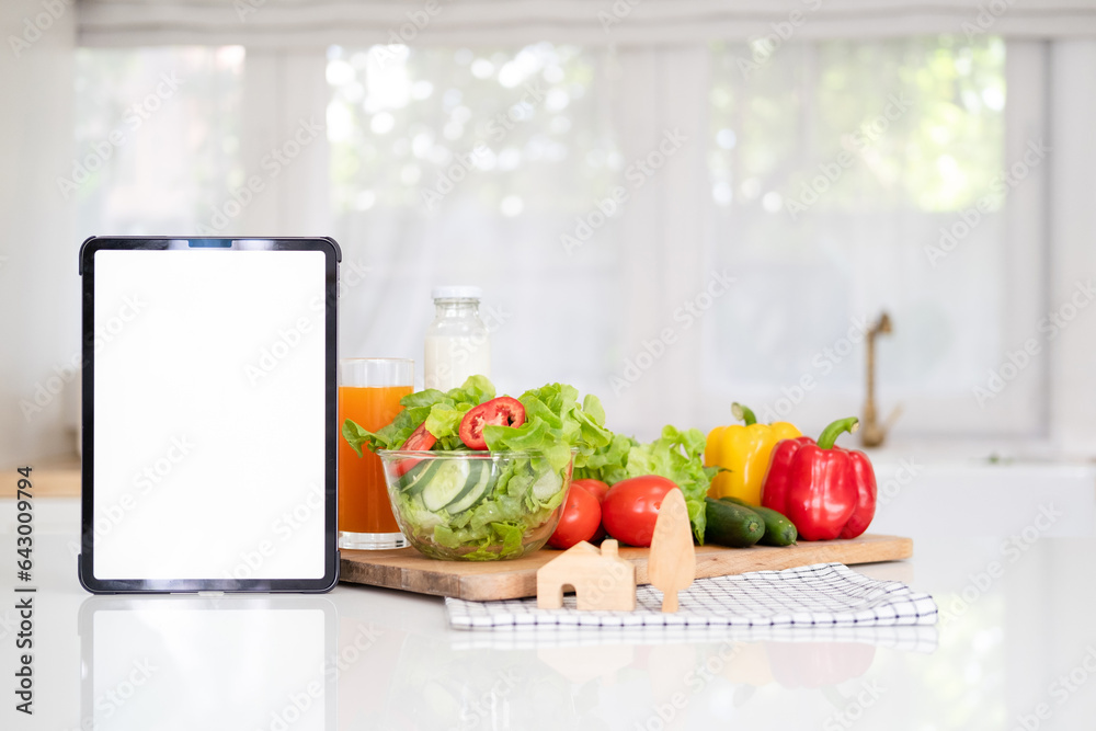 Laptop computer mockup white screen on vegetarian healthy food ...