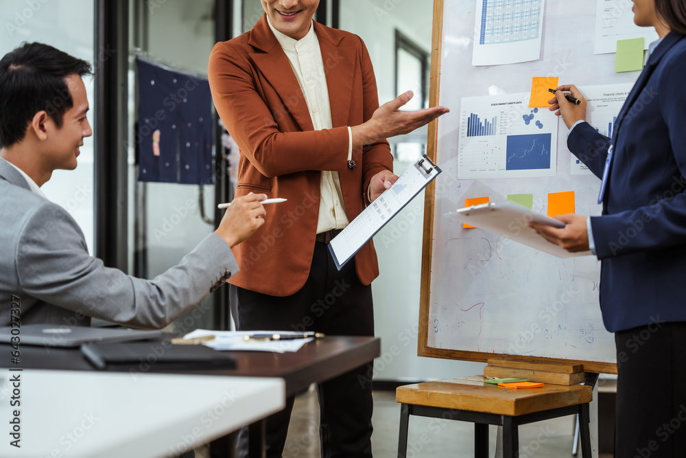 Opinion insights sharing organization meeting of Asian business people ...