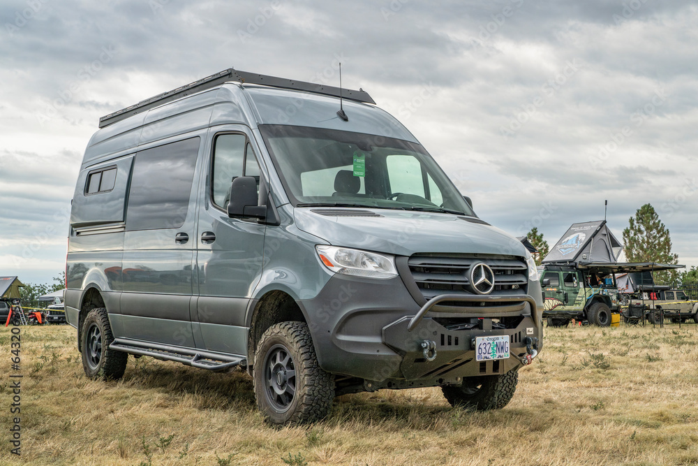 Foto de Loveland, CO, USA - August 25, 2023: 4x4 camper van on Mercedes ...