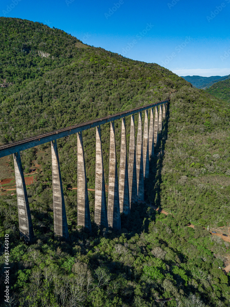 One of the largest railway viaducts in the world, Viaduto 13, or Army ...