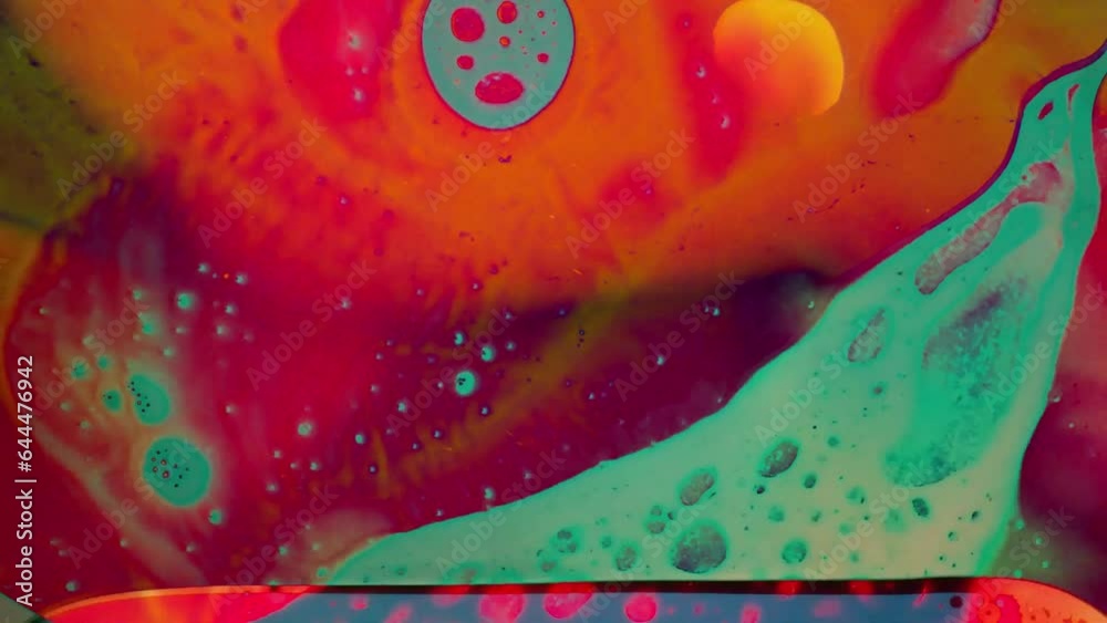 Vidéo Stock 1970s psychedelic liquid projection with vibrant swirl of ...