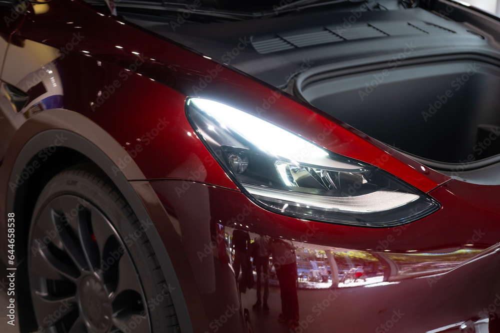 Foto Stock Tesla car model Y in cherry red color in Studio, electric ...