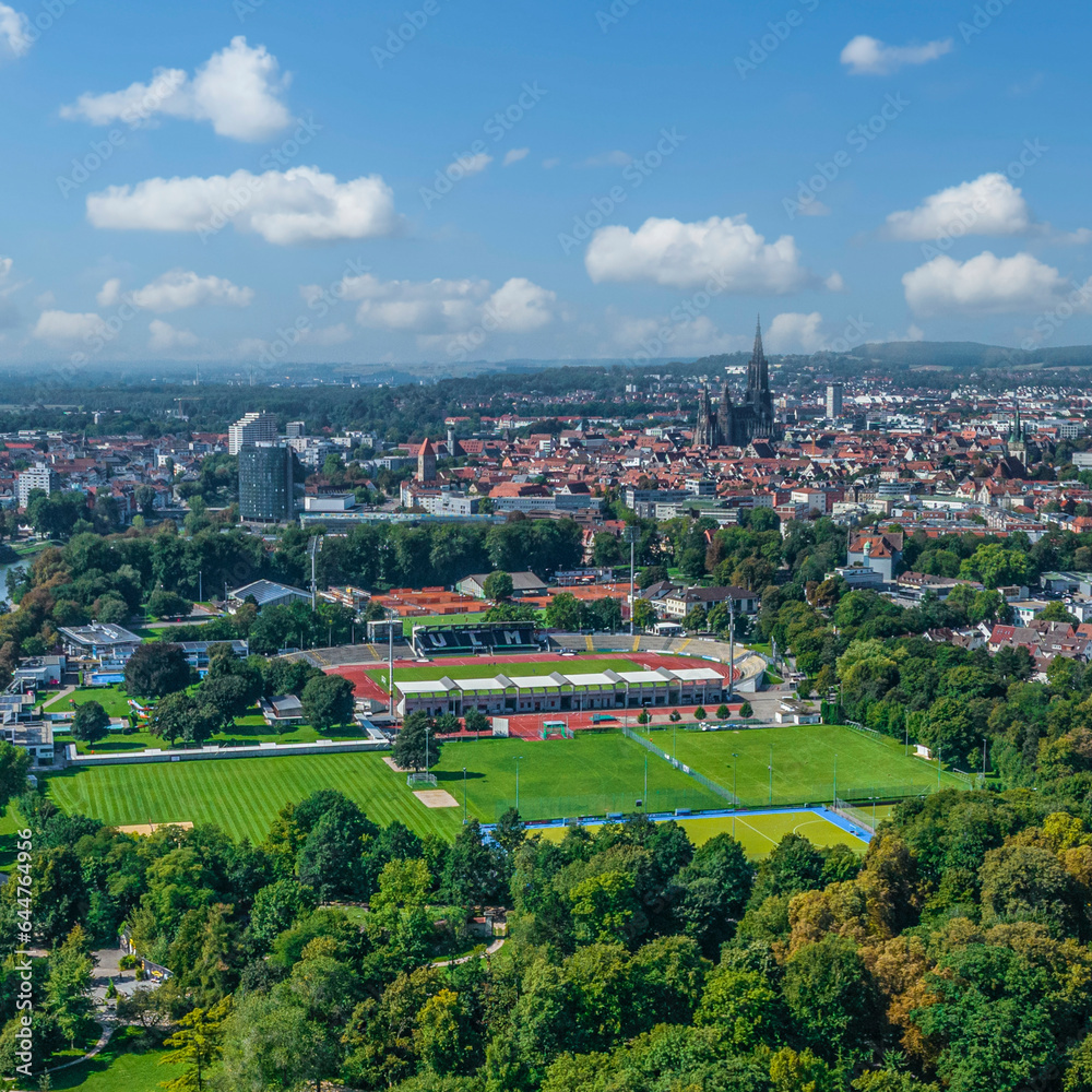 Ulm - Ausblick über die Park- und Freizeitanlage in der Friedrichsau an ...