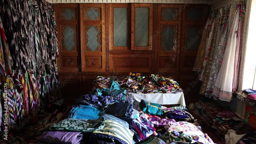 Incredibly beautiful clothes of Central Asia (Uzbekistan khan atlas ...
