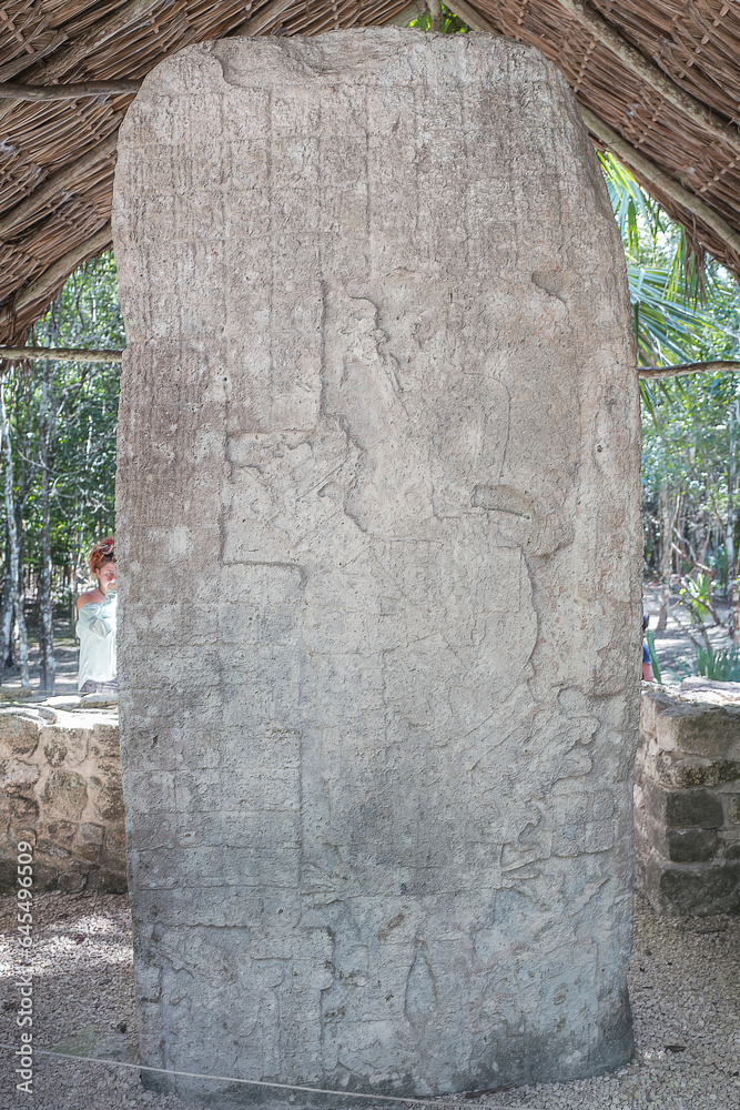 Foto de Coba, Mexico, Dez 2017, Maya Stelaes This monument is carved in ...