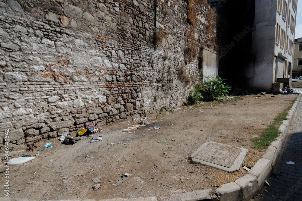 Road and footpathwith garbage in the city center, dirty street concept ...