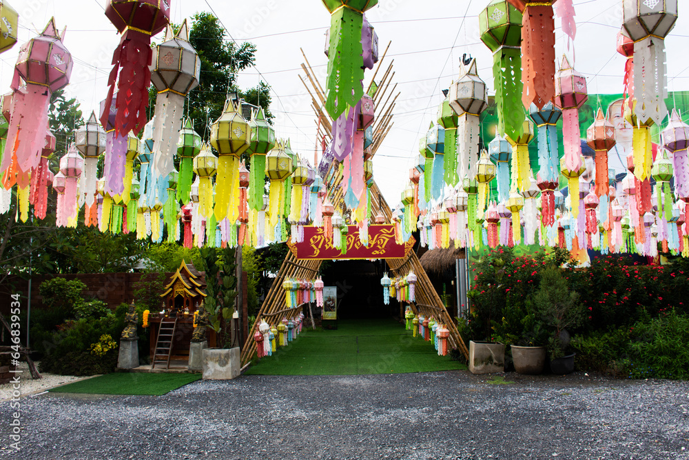 Largest Si Hu Ha Ta deity statue for thai people and foreign travelers ...