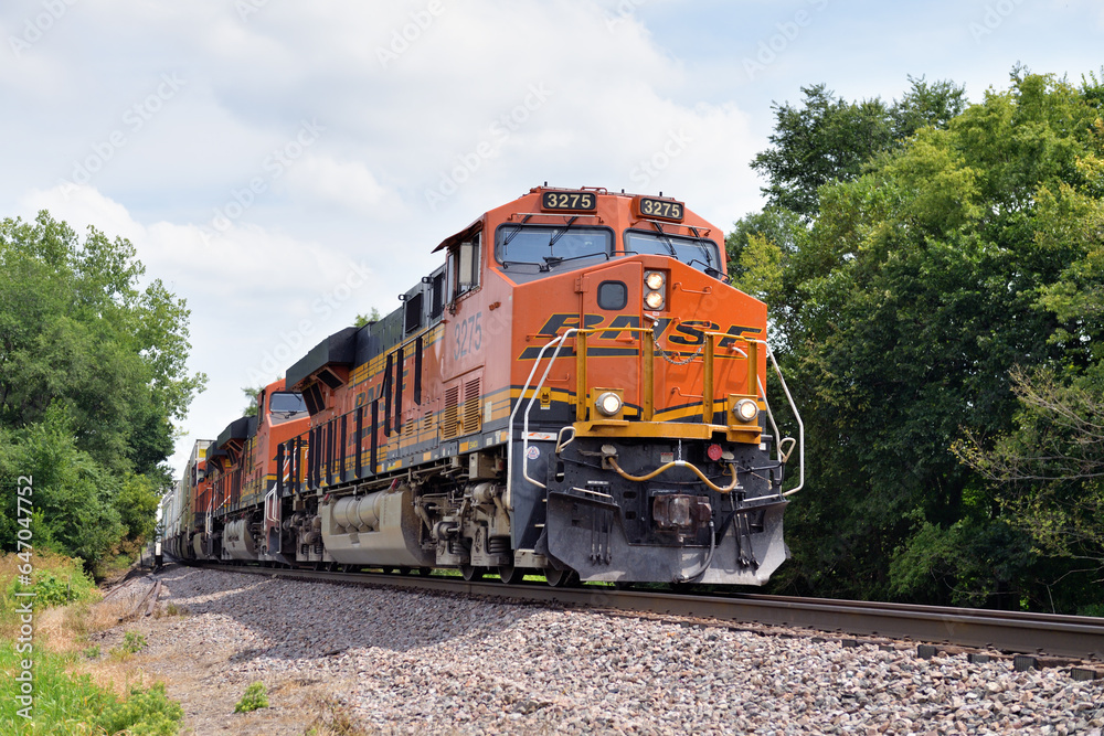 A Burlington Northern Santa Fe Railway intermodal freight train, led by ...