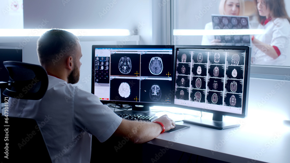 Medical hospital: neurologist use computer, analyze patient's MRI ...