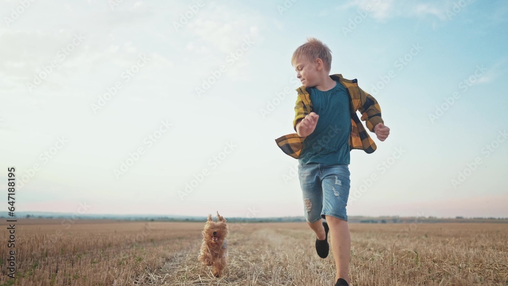 Foto de boy and dog running. people in the park. little kid child ...