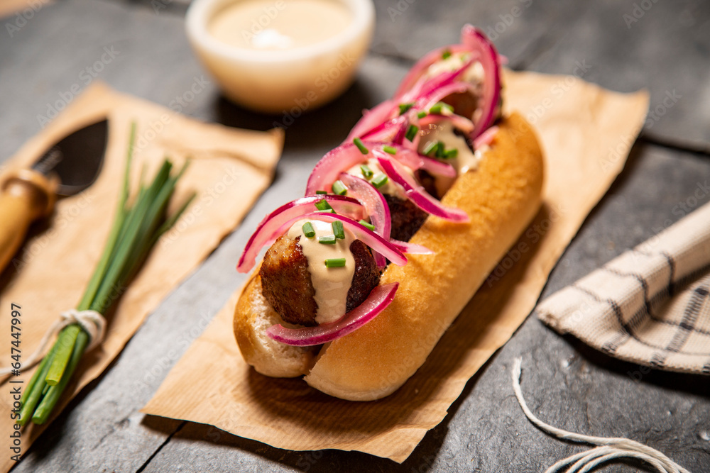 Hot dogs especiales, con pulled pork, bacon, queso fundido, ensalada de ...