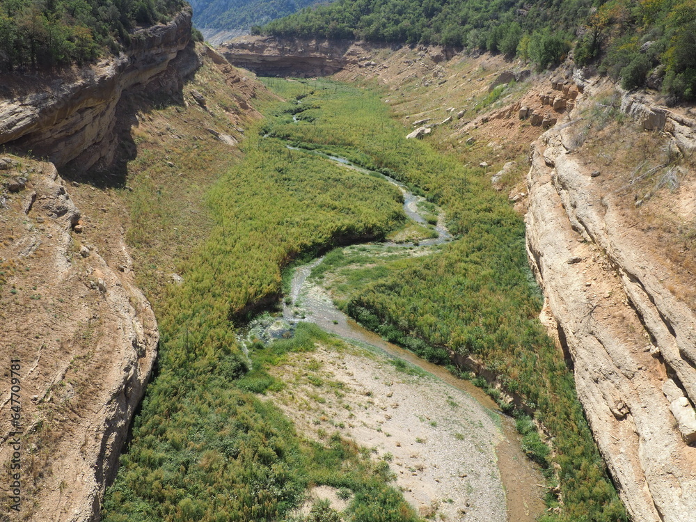 embalse de canelles a niveles mínimos de caudal en verano provocado por ...