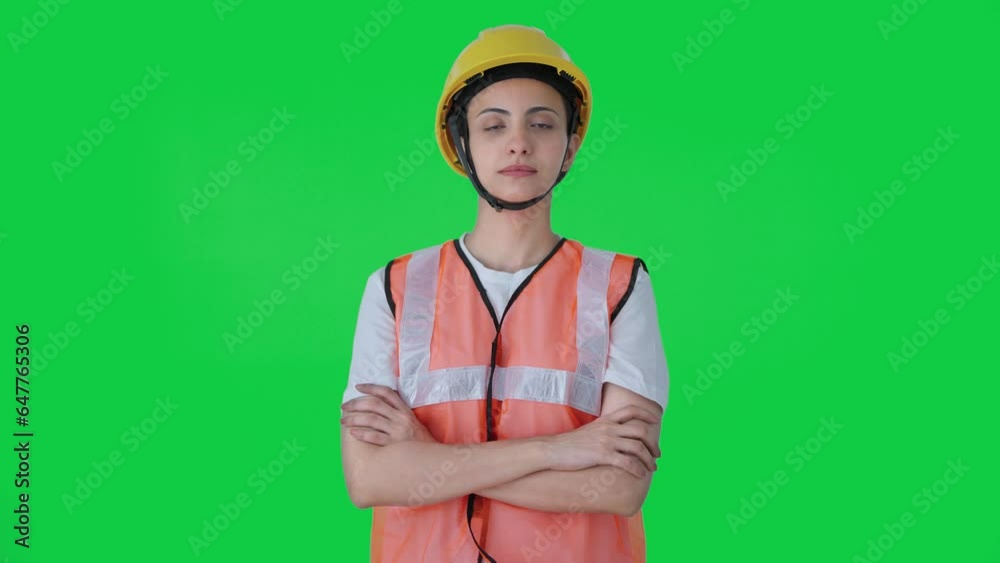 Portrait of Indian female construction worker Green screen 素材庫影片 ...