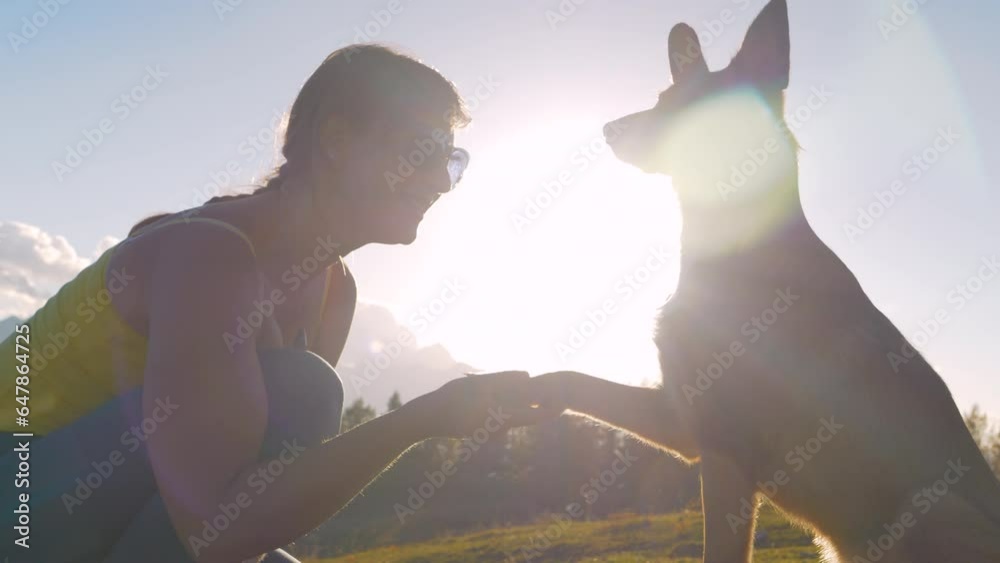 CLOSE UP, LENS FLARE: Autumn sun rays shine between cheerful lady and ...