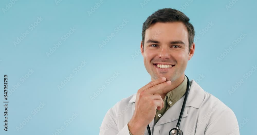 Vidéo Stock Face, thinking doctor and happy man in studio for solution ...