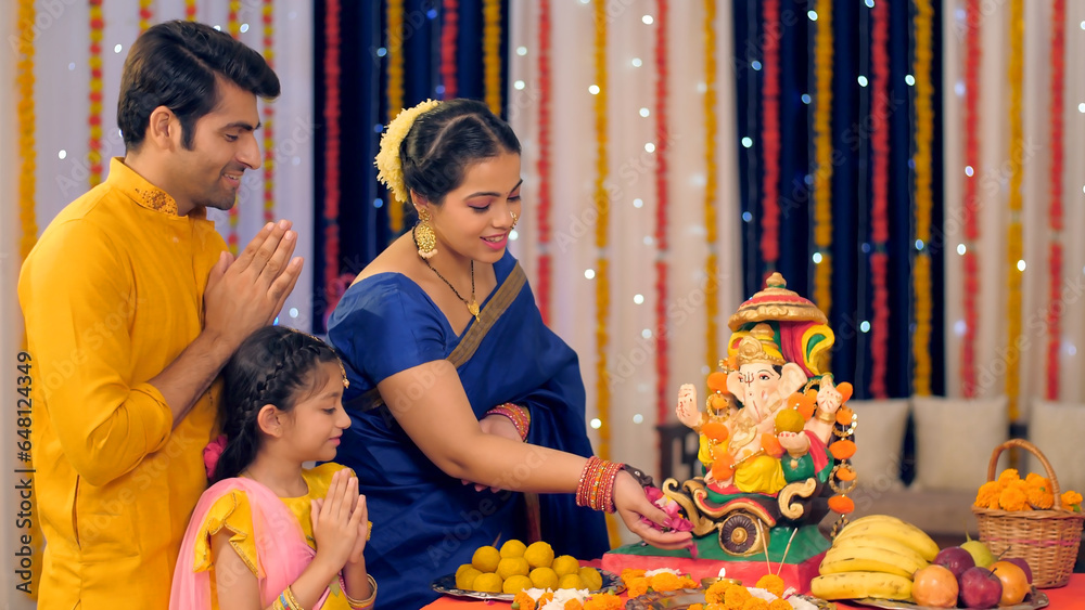Beautiful Indian woman worshipping Lord Ganesha with pooja ki thali - A ...
