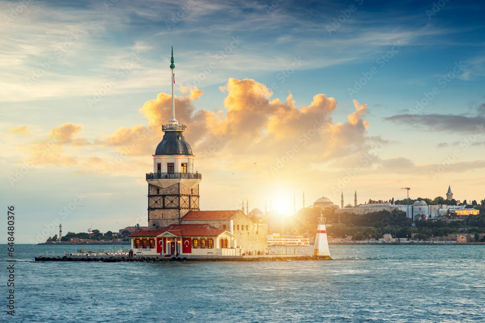 Fiery sunset over Bosphorus with famous Maiden's Tower (Kiz Kulesi ...