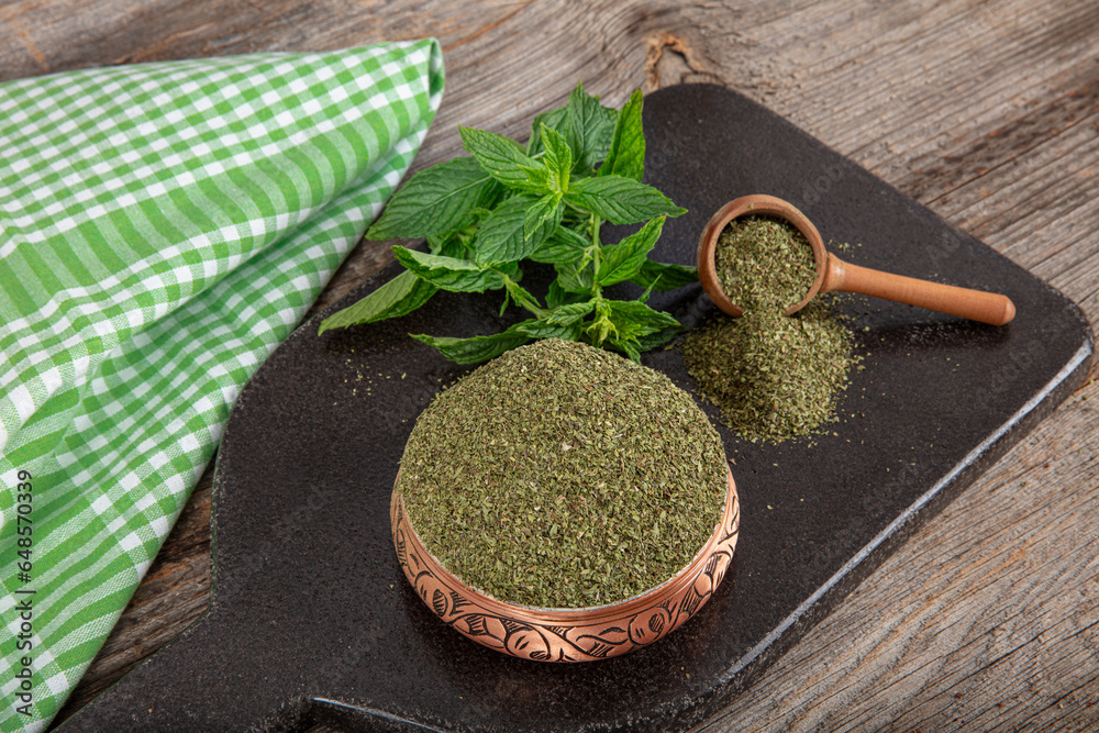 Natural dried mint herb (Mentha). Pile of Whole Dry (Dried) Mint Leaves ...