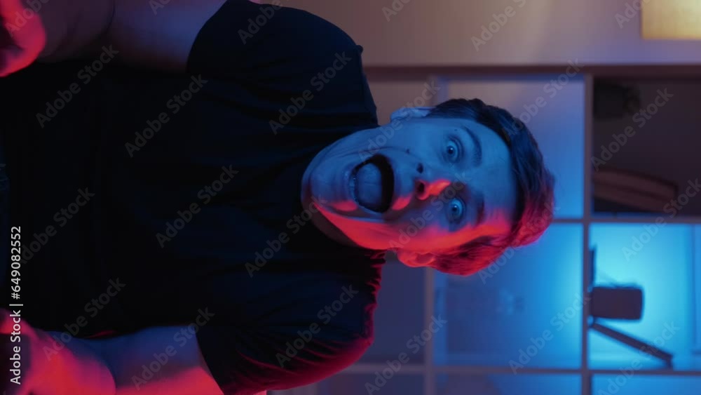 Vidéo Stock Vertical video. Grimacing man. Meme expression. Silly ...