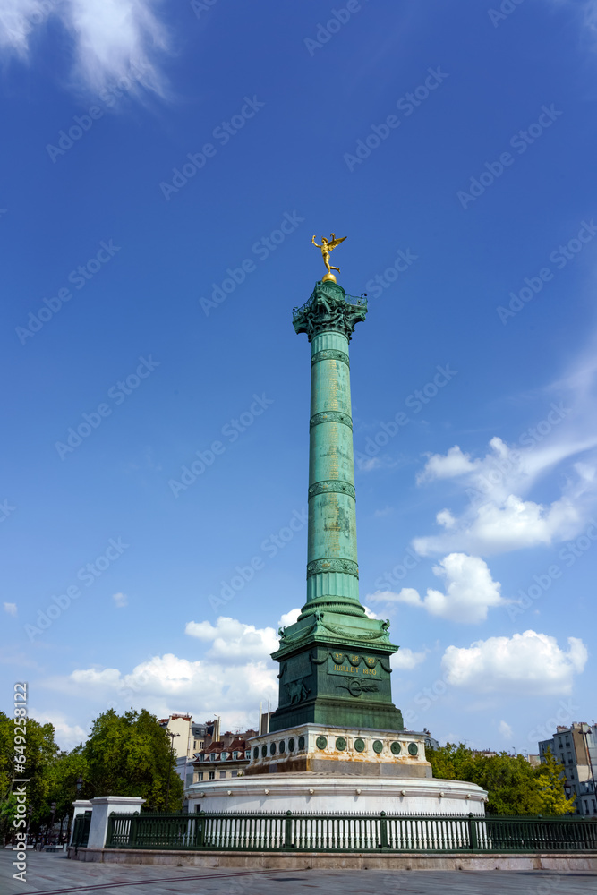 Foto de The July Column on the Place de la Bastille in Paris, France ...